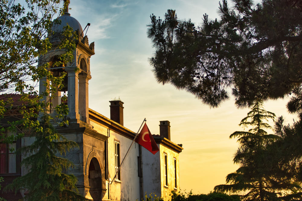 Büyükada Aya Yorgi Kilisesi: Hikayesi, Tarihi ve İnanç Rehberi